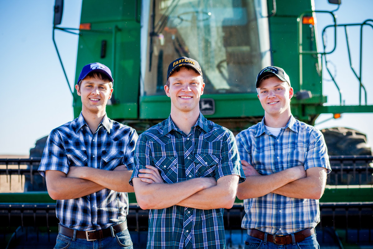 Peterson Farm Brothers to give free performance at Illinois College ...